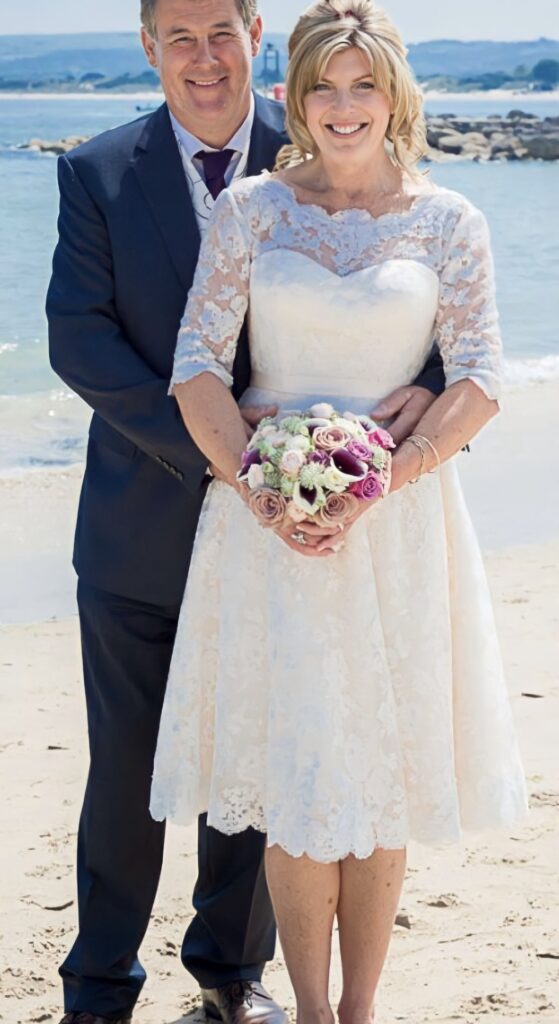 50 Decent Wedding Dresses for Older Brides Over 60 - Plus Size Women ...